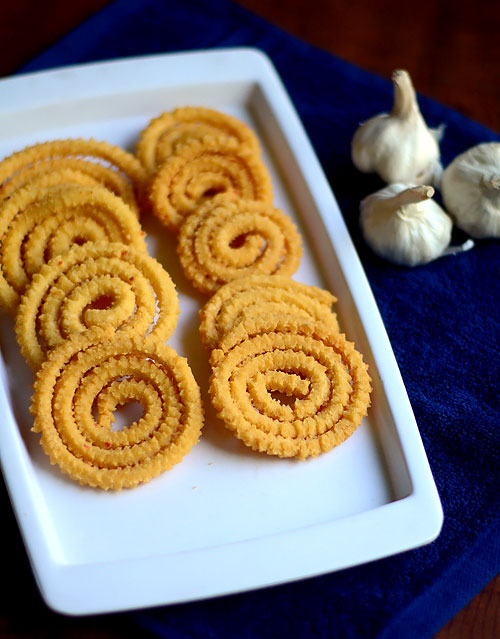 Garlic Murukku/Poondu Murukku Recipe - Easy Murukku Varieties - Chitra ...